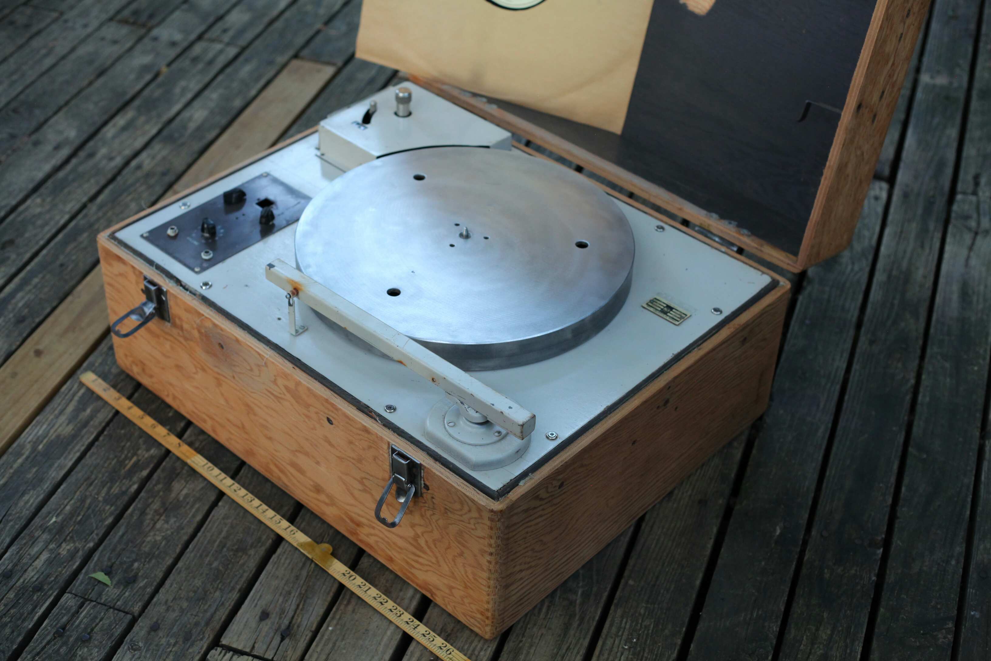 RCA MI-12800B Transcription 2 Speed Turntable portable case from the 1940s